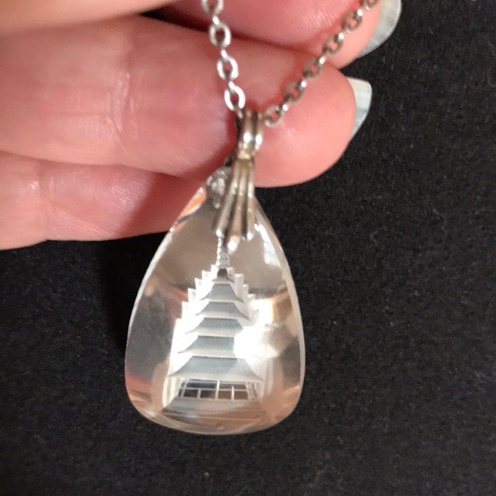 Rare Japanese Intaglio Pagoda Rock Crystal Nklc - Gem